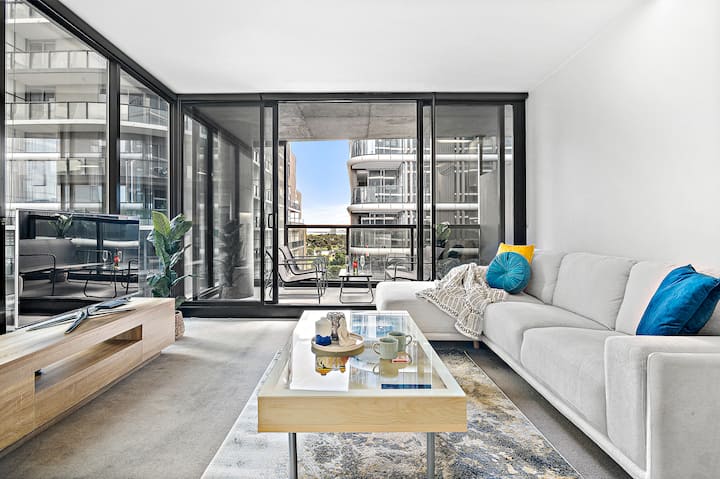 Serene 2br Apt In St Kilda W/ Lakeside Views & Gym - Melbourne