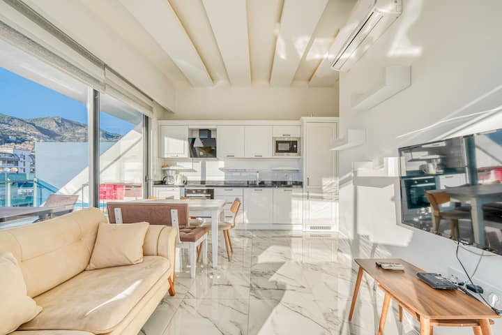 Eşsiz Bir Konumda öZel Teraslı çAtı Katı Daire - Alanya