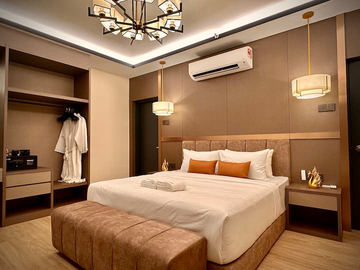 President 1-bedroom Suite- 1 King, Partial Seaview - Malacca