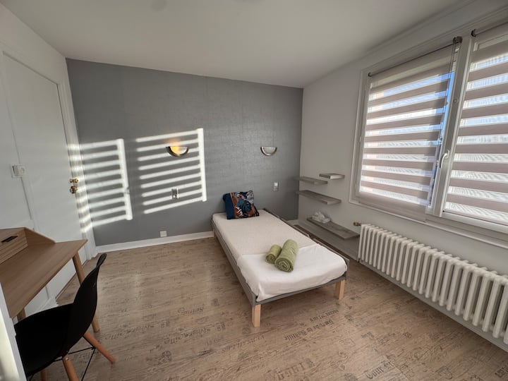 Chambre éConomique Dans Une Maison Partagée. - Limoges