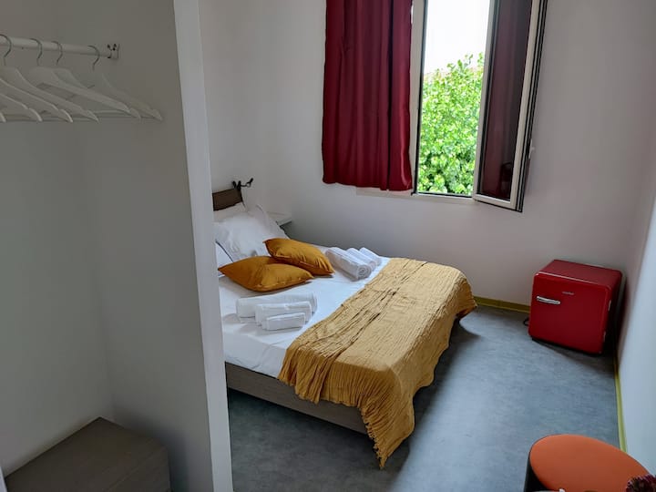 Double Room: Comfort & Warmth @Bohoostel - Bologne