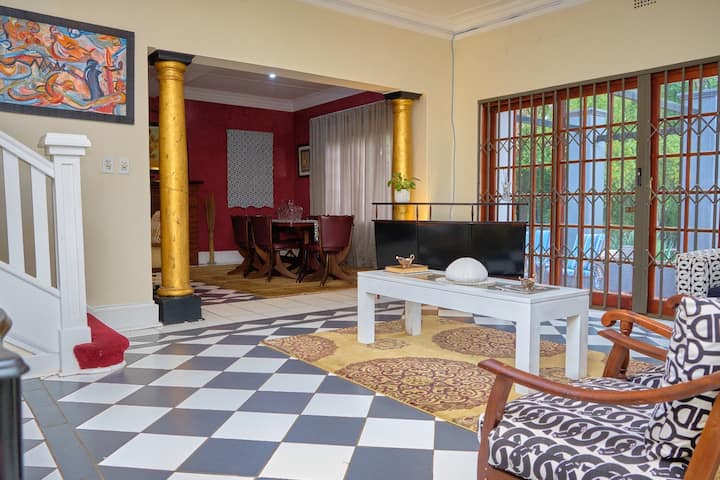 Perfect Double Story House With Beautiful Pool - Johannesburg