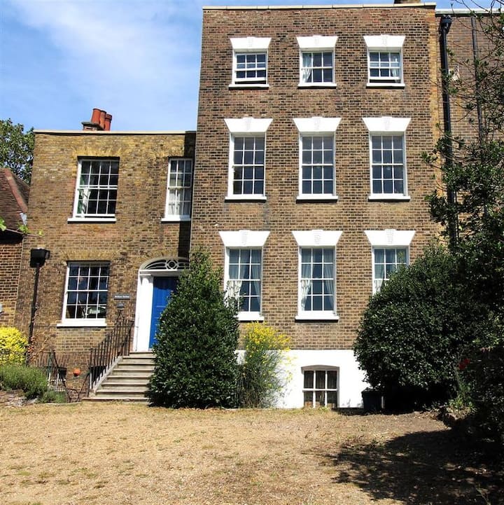 Grade Ii Listed Home For Rent. Over 300 Years Old! - London