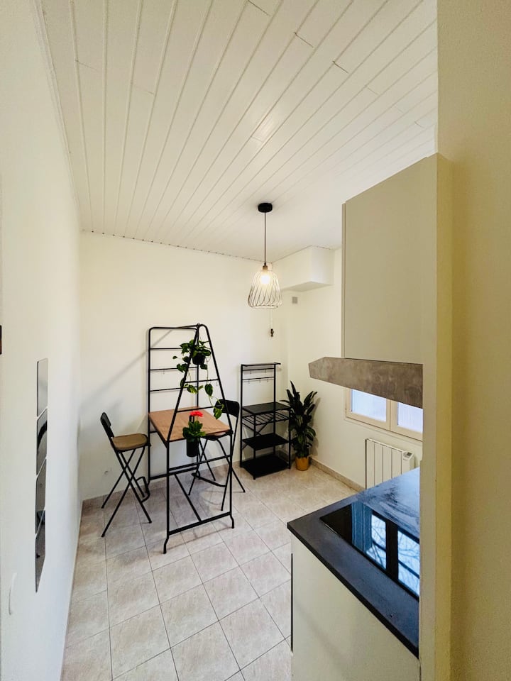 Appartement 1 Ch. Sur Cour à 2 Pas De La Gare - Villeneuve-le-Roi