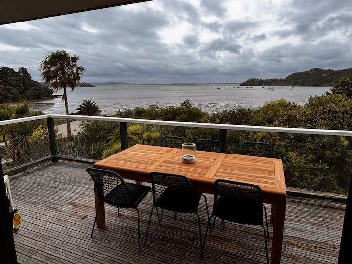 Seaviews In Oneroa - Waiheke Island