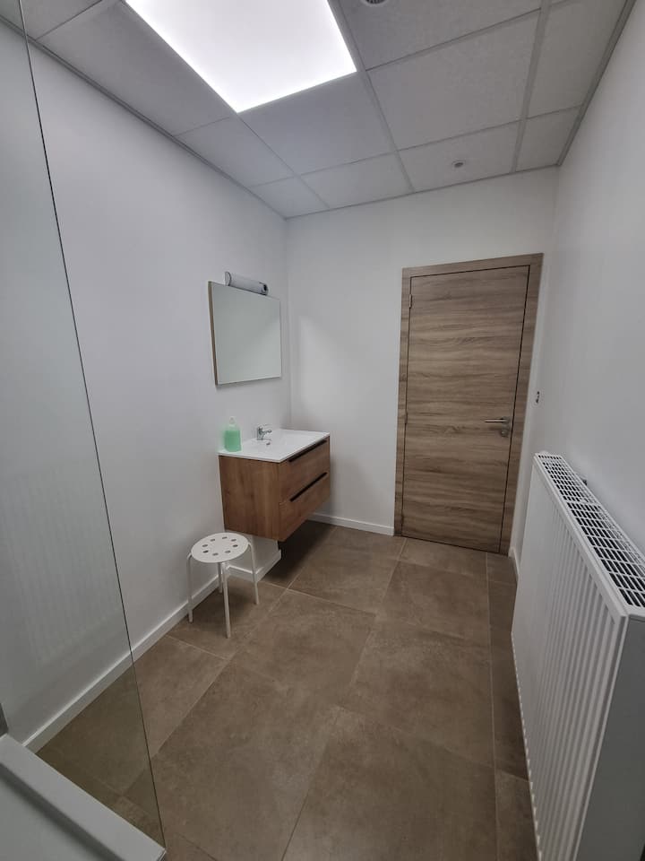 Large Residence - 6 Bedrooms - 2 Bathrooms - Beveren