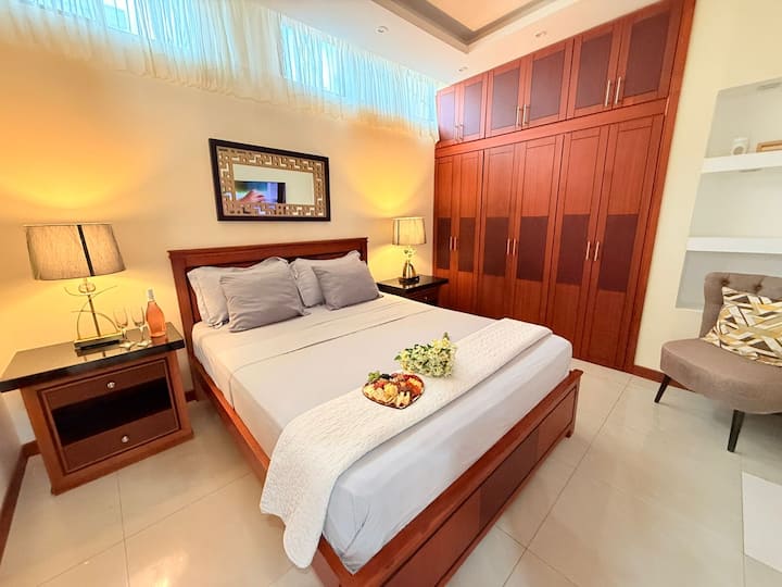 Suite De Lujo Con Ubicación Privilegiada Y Parqueo - Machala
