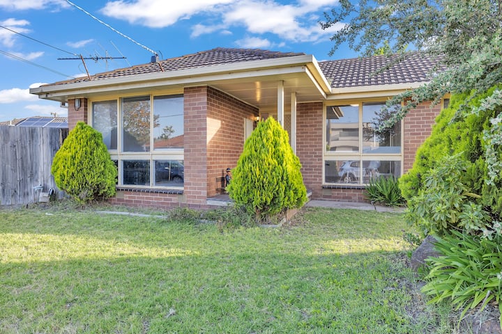 Hoppers Crossing Hideaway | Giant Backyard - Werribee