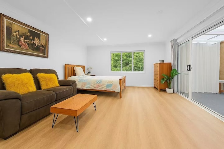 Quiet & Convenient Stay With On-site Parking - Waiheke Island