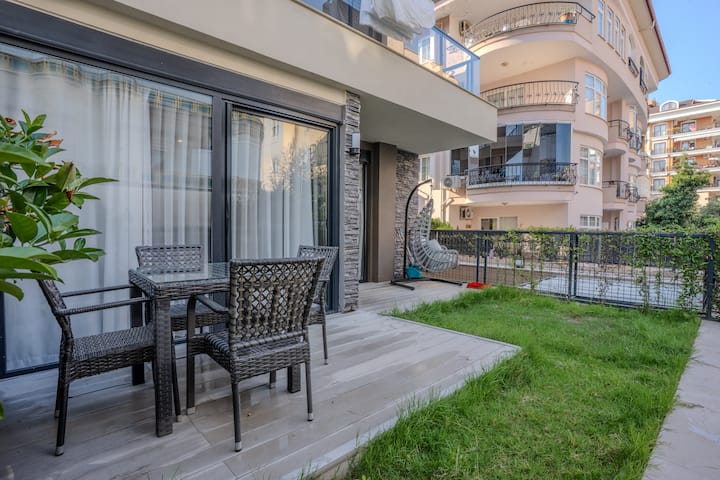 Denize 400 Metre Bahçeli Daire - Oba