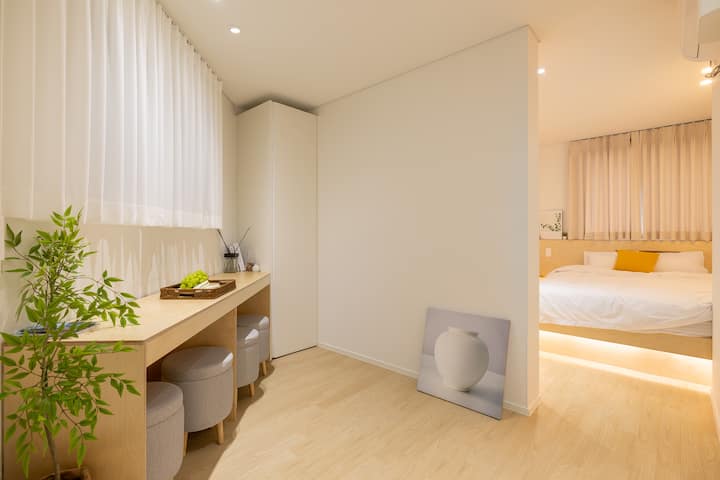 [신규할인]Suite75#서울역6분#짐보관#최대5인#프리미엄#가족#거실#명동10분#203 - Seoul