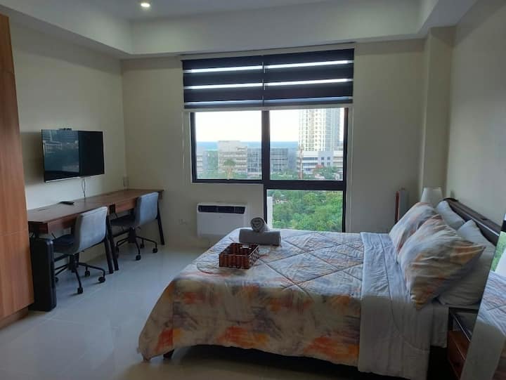 Sea View Studio | Walk To Beach | Airport 10 Min - Lapu-Lapu City