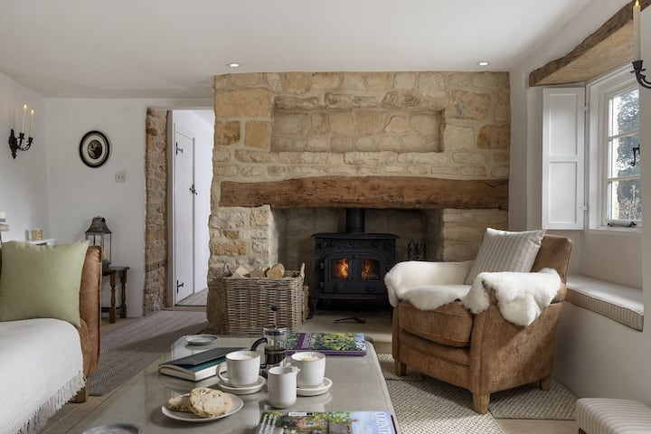 Beautiful Cottage - Honeysuckle Cottage, Broadwell - Stow-on-the-Wold
