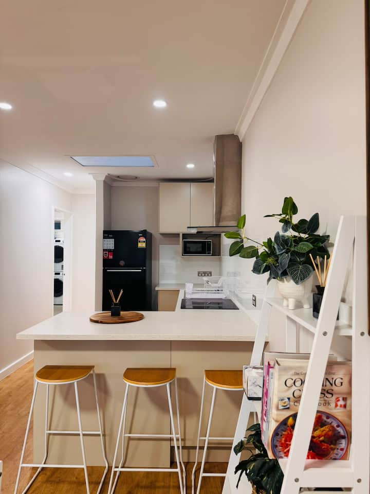 Modern 2br Como House • Outdoor Entertainment - Mount Pleasant