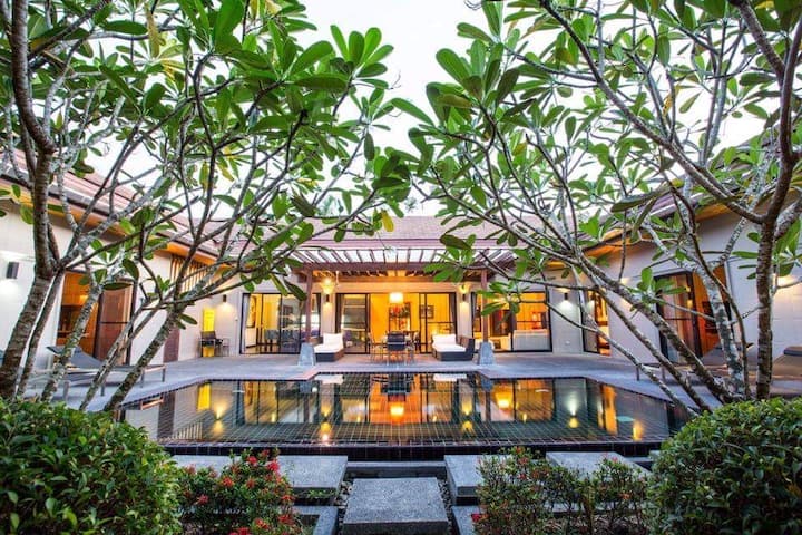 Beautiful 4-bedroom Pool Villa Close To Ocean - Phuket