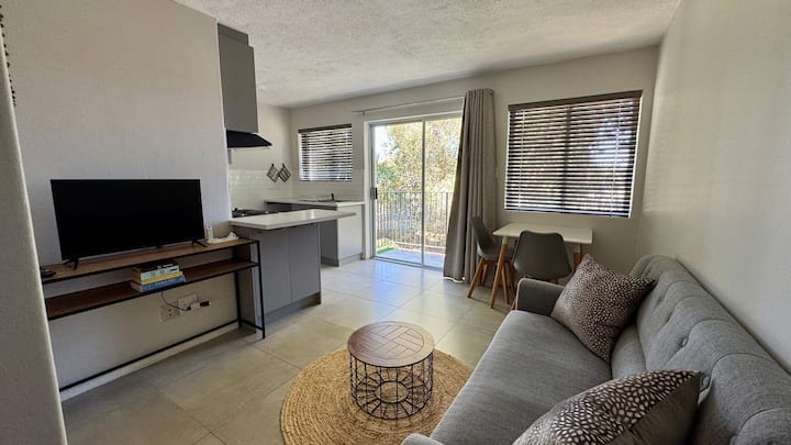 Modern 1-bedroom Apartment In Secure Complex - Stellenbosch
