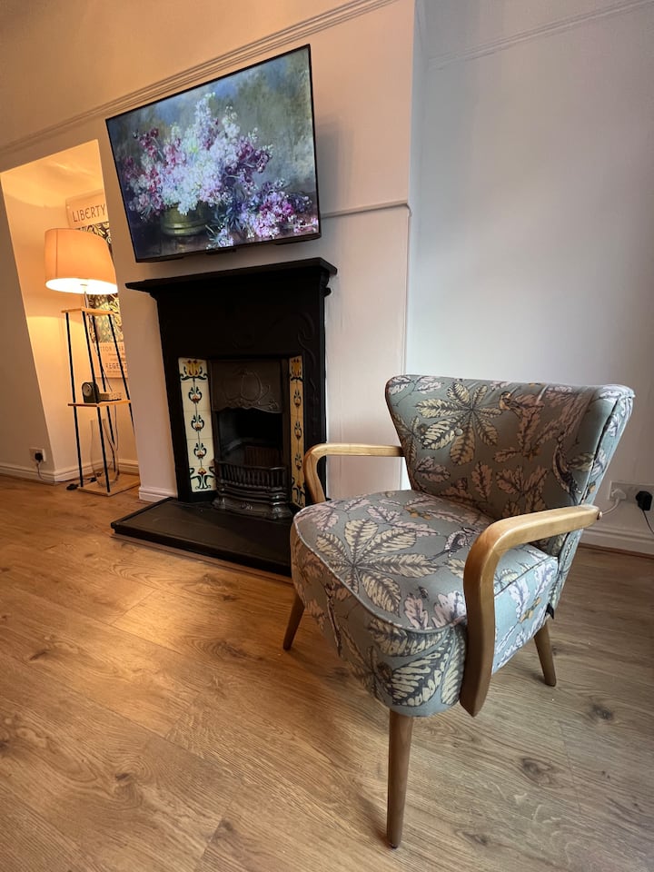 Liverpool Daffodil House | Sefton Park & Lark Lane - Liverpool, UK