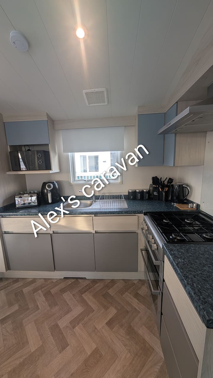 Lyons Robin Hood Rhyl Alex's Caravan Tp11 - Rhyl