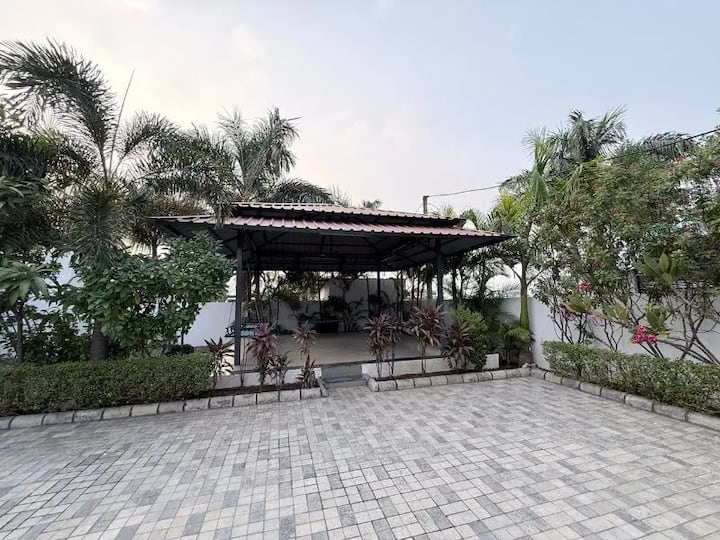 Builder’s Retreat By Bookmyfarm - Bardoli