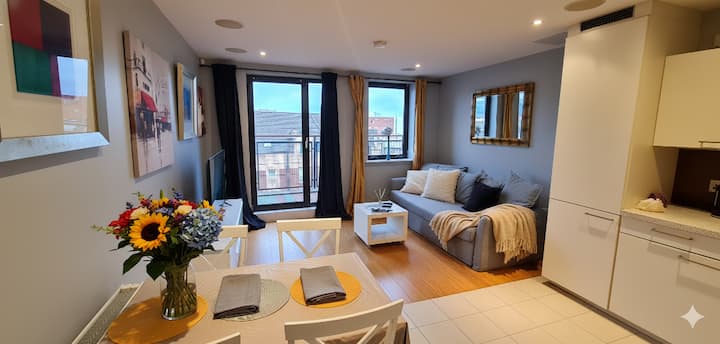 Luxury Belfast City Centre Apartment With Views - Belfast