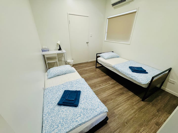 Studio Room 2, Attached Bathroom, Parking - Brisbane