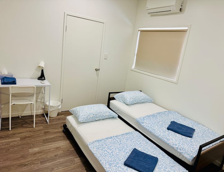 Studio Room 2, Attached Bathroom, Parking - Brisbane