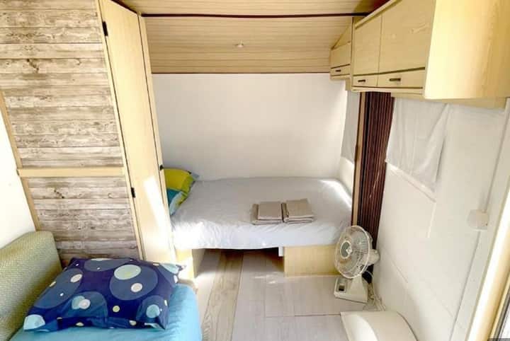 Trailer Privado C/ Casa De Banho Privada. - Costa de Caparica