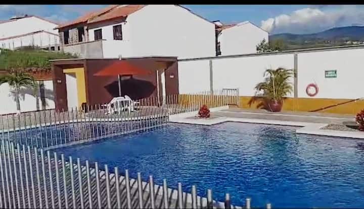 Alojamiento Cómodo , Central Y Acogedor - Curiti