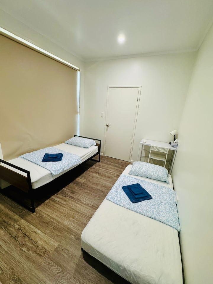 Studio Room 1, Attached Bathroom, Parking - Balmoral