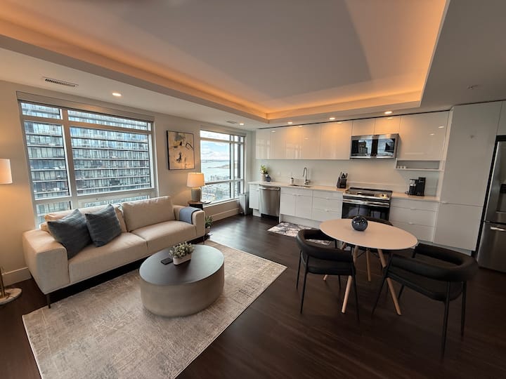 Waterfront 1 Br Corner Unit - 6 Appliances & Gym - 핼리팩스 카운티