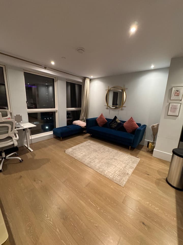 Modern 1-bedroom Flat With A Sky View - Croydon, UK