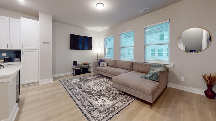 Spacious 3br Townhome 10 Mins To Uptown - Charlotte, NC