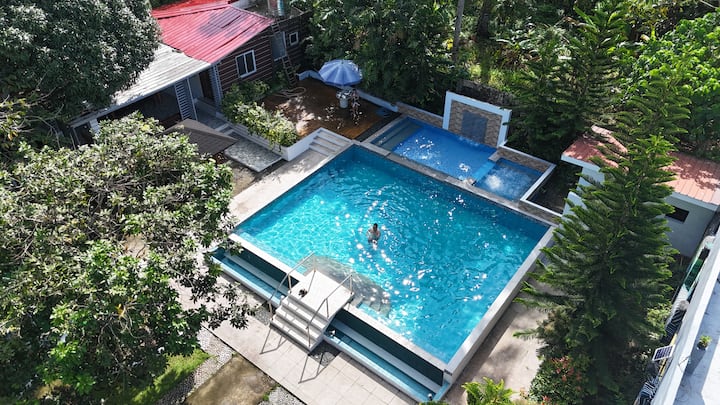 Deluxe Room For 4 Pax, Shared Pool, Parking - Amadeo