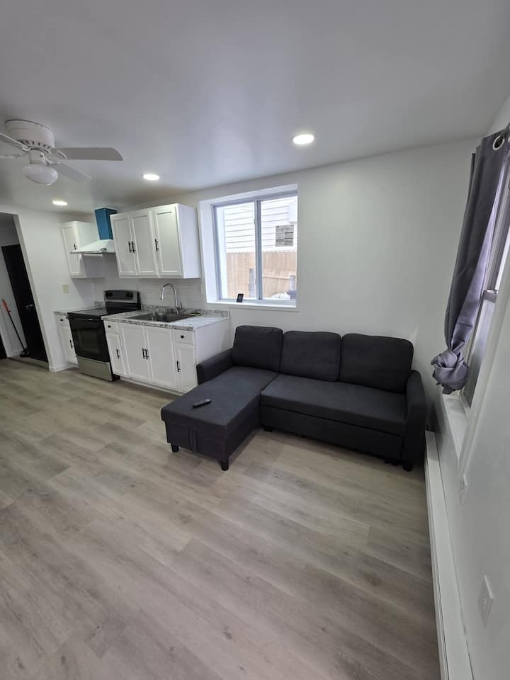 Charming Small Apartment - Satellite, Elysburg