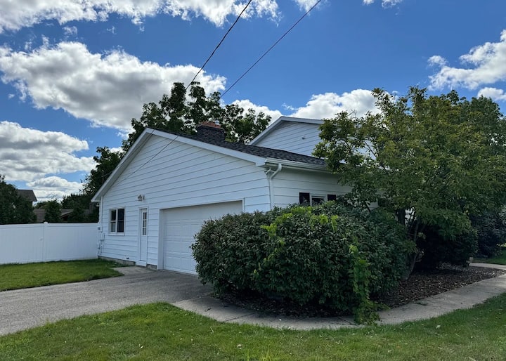 Empty Nester - Literally. Short Term Rental - Calvin University, Grand Rapids