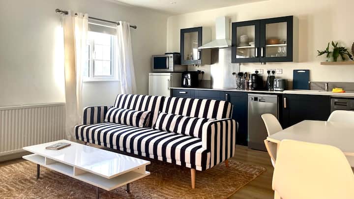 2 Bed Maisonette At Puttenham Village - West Sussex