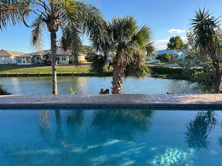 Lakeside Retreat 3bd 2ba Pool Home - 威尼斯
