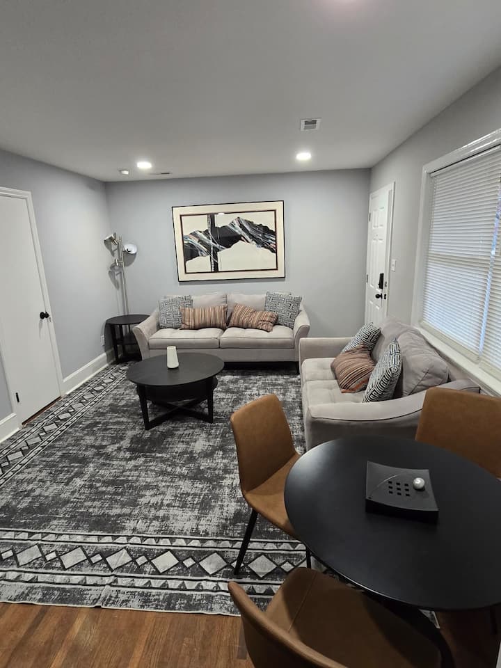 Charlotte Cozy Charm: Cozy Retreat With Bbq Oasis - Piper Glen Drive – Charlotte