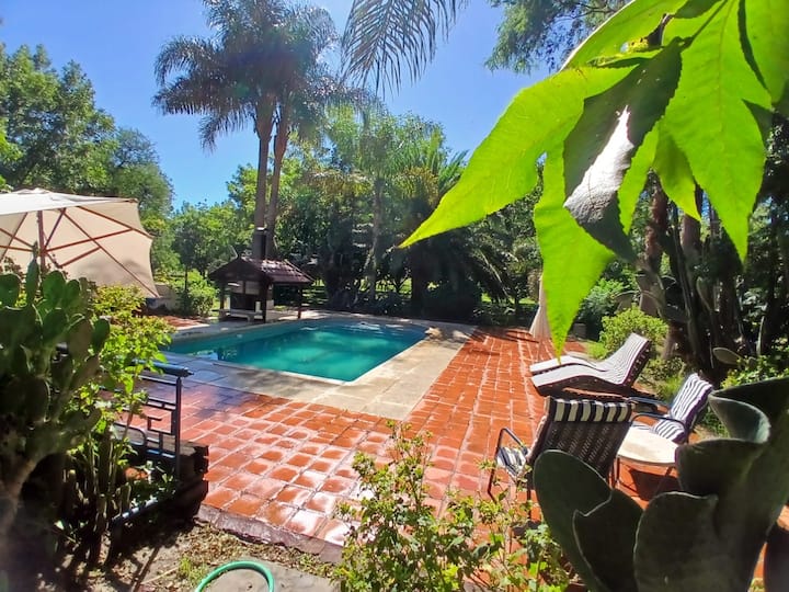 Casa En Un Campo De Nogales, Pileta Y Parrilla. - Esperanza