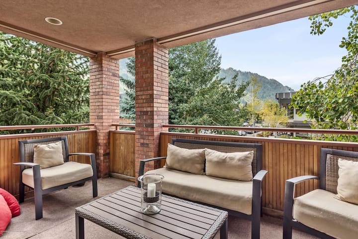 Location! Great 3/3 Bdrm Condo-outdside-deck/grill - Aspen, CO