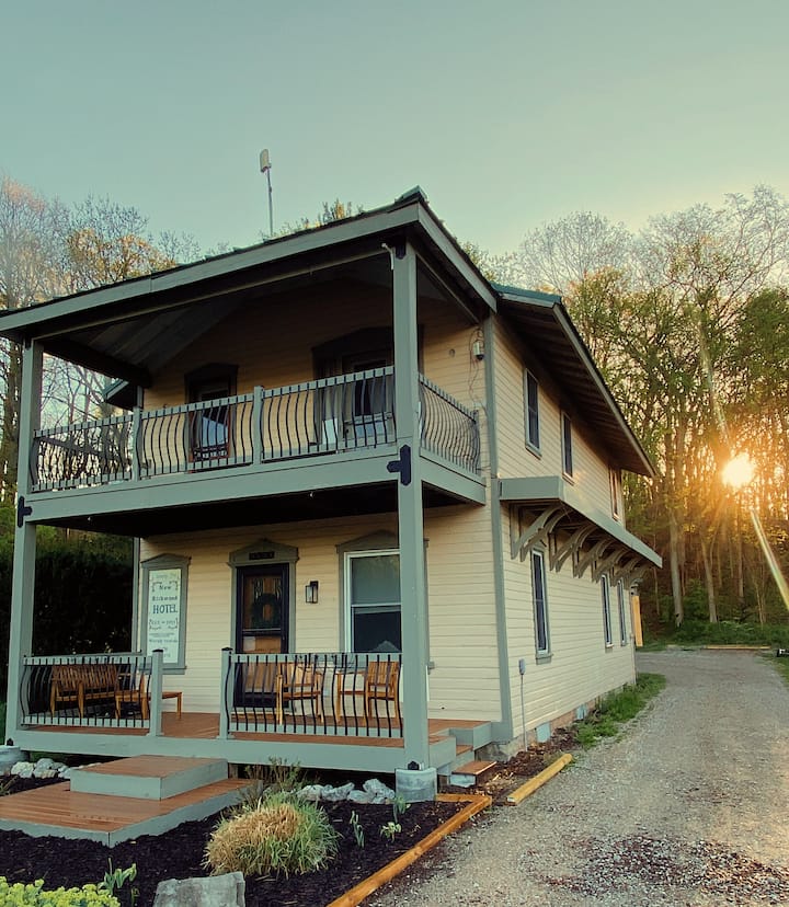 The New Richmond House - Saugatuck, MI