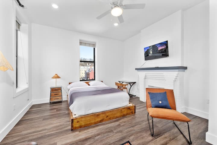 Historic Apartment By Findlay Market - Cincinnati, OH