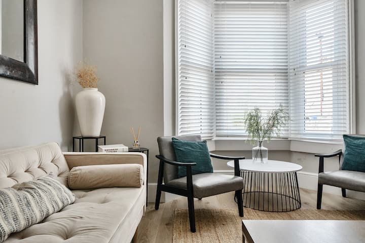 Boutique 4 Bedroom Maisonette - Bath