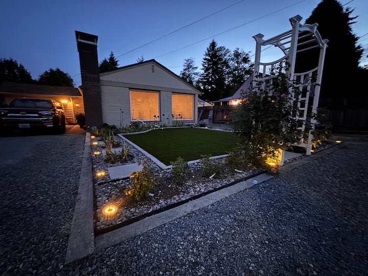 Cute Cottage House In Convenient Location - State of Washington