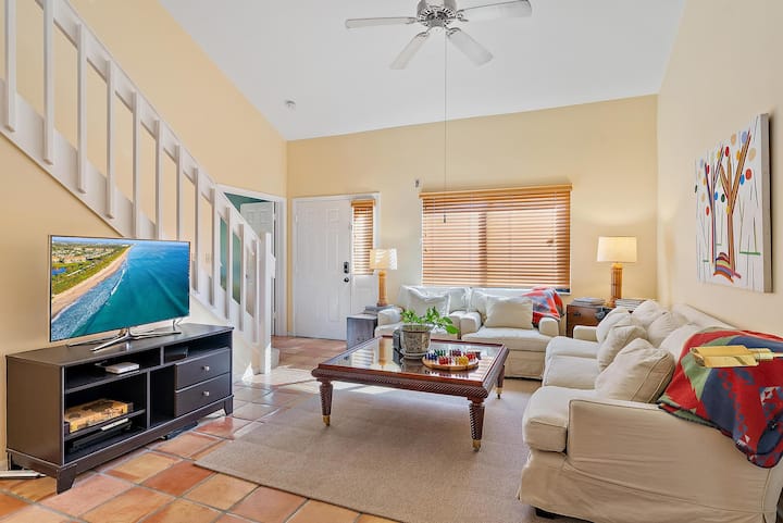 Elegant Coastal Beach Happy Place - Jupiter, FL