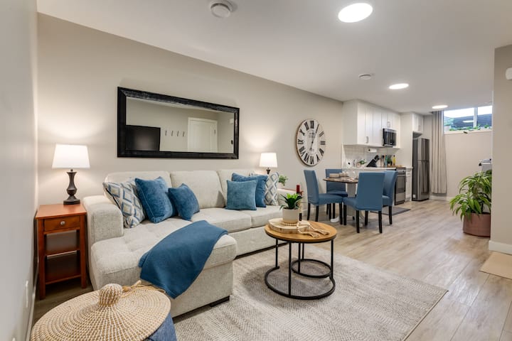 New Suite | Full Kitchen Laundry • Bathtub • Desk - Calgary