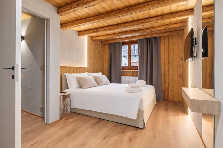 Boutique Alpine Two-bedroom By Supastays - クールマイユール