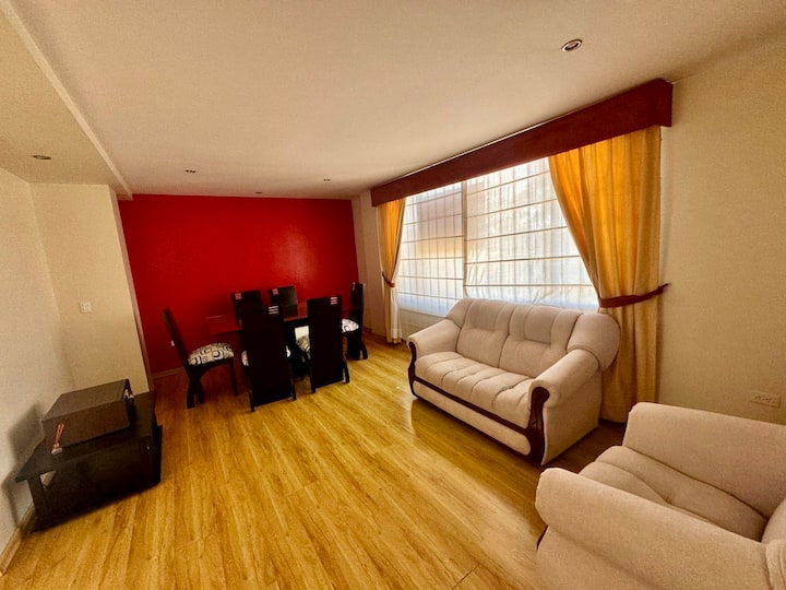 Departamento De Lujo En Urbanización - Quito