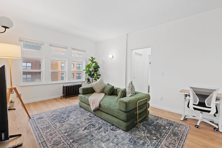 Downtown Apartment | Workspace | Walkable Location - Hamtramck, MI