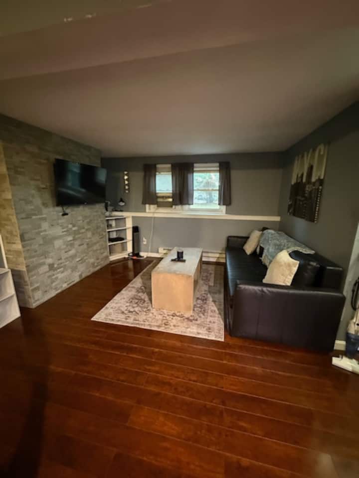 Cute, Cozy, And Simple South Shore Stay - Taunton, MA